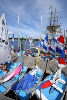 Dyer Dhow Fleet - Sailing Programs - Mystic Seaport Museum